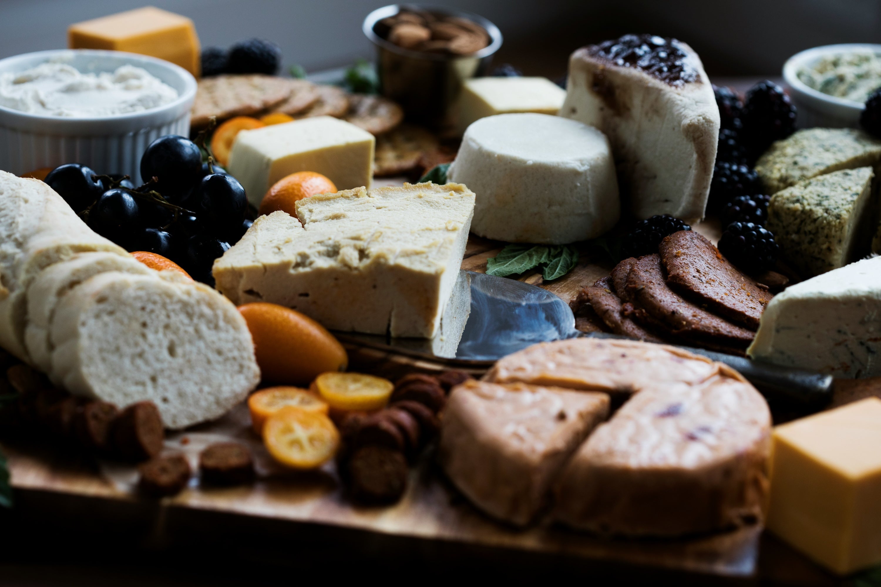 How To Build The Ultimate Cheeseboard | Katto